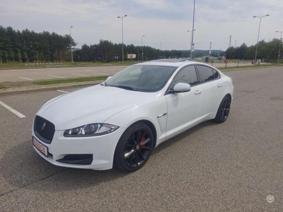 White Jaguar XF 2014 in Vilnius, with an engine capacity of 2.00 L and mileage of 124 thousand km for 7490 €, photo 1 on AUTOMOTO.COM.LV