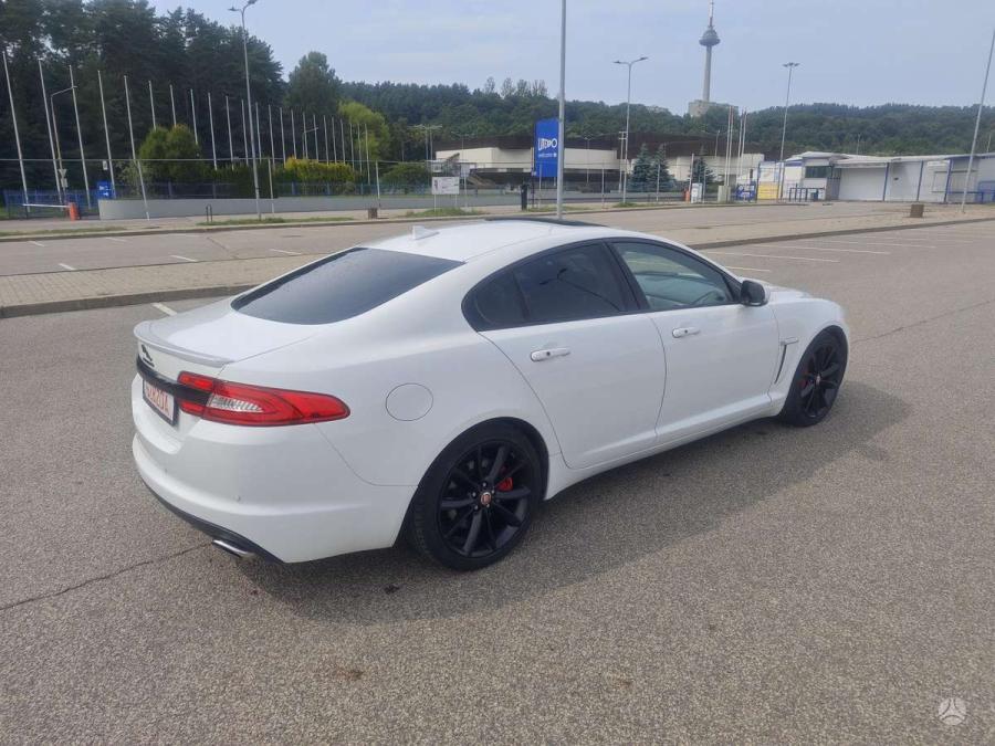 White Jaguar XF 2014 in Vilnius, with an engine capacity of 2.00 L and mileage of 124 thousand km for 7490 €, photo 4 on AUTOMOTO.COM.LV