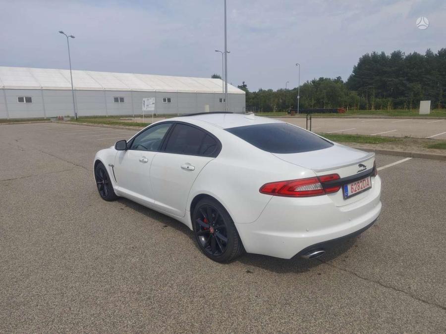 White Jaguar XF 2014 in Vilnius, with an engine capacity of 2.00 L and mileage of 124 thousand km for 7490 €, photo 5 on AUTOMOTO.COM.LV