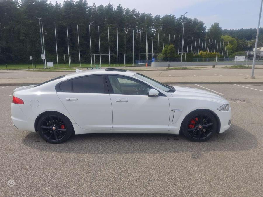 White Jaguar XF 2014 in Vilnius, with an engine capacity of 2.00 L and mileage of 124 thousand km for 7490 €, photo 6 on AUTOMOTO.COM.LV