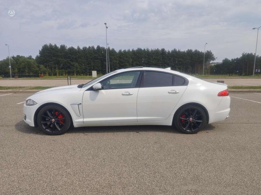 White Jaguar XF 2014 in Vilnius, with an engine capacity of 2.00 L and mileage of 124 thousand km for 7490 €, photo 7 on AUTOMOTO.COM.LV