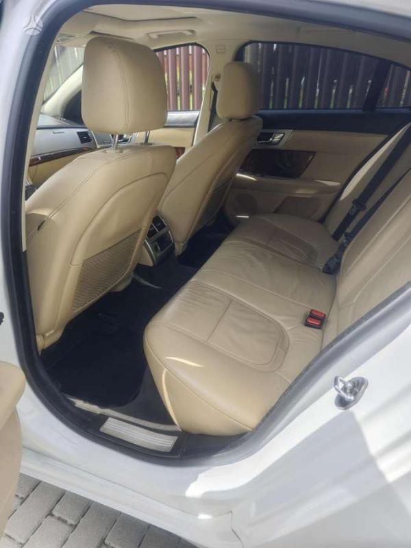 Balts Jaguar XF 2014 Viļņa, ar dzinēja tilpumu 2.00 L un nobraukumu 124 tūkst. km par 7490 €, foto 8 vietnē AUTOMOTO.COM.LV