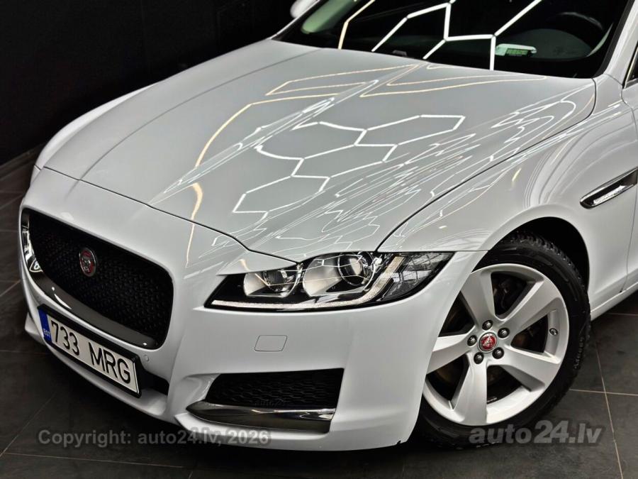 White Jaguar XF 2015 in Tallinn, with an engine capacity of 3.00 L and mileage of 113 thousand km for 16500 €, photo 5 on AUTOMOTO.COM.LV
