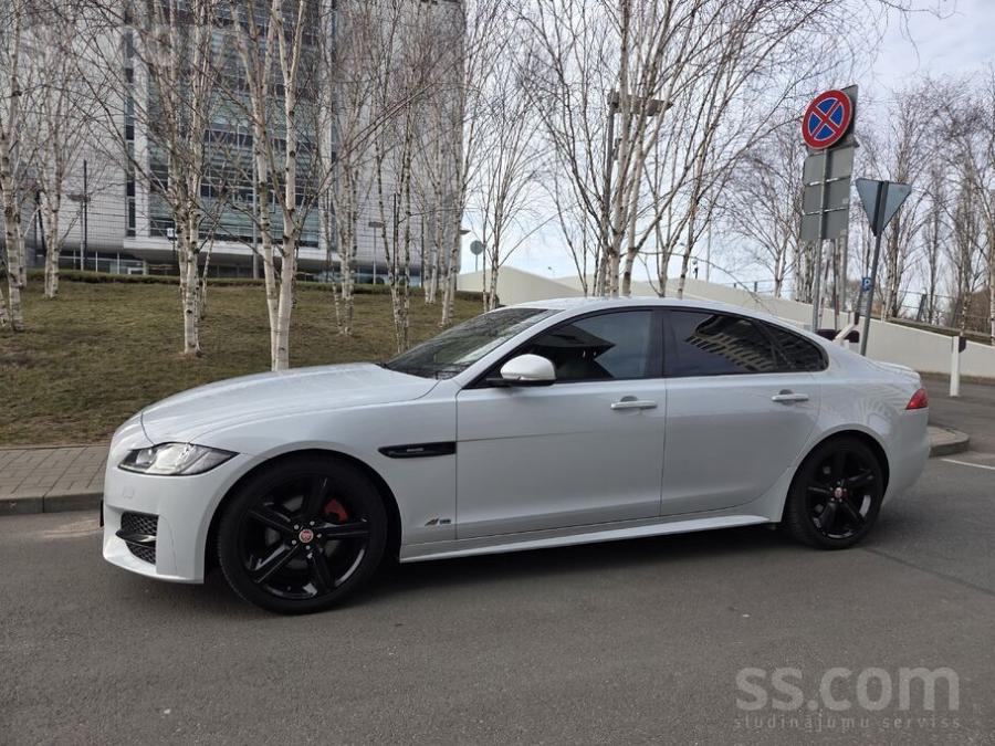 White Jaguar XF 2015 in Riga, with an engine capacity of 2.00 L and mileage of 195 thousand km for 8950 €, photo 4 on AUTOMOTO.COM.LV