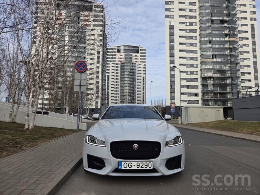 White Jaguar XF 2015 in Riga, with an engine capacity of 2.00 L and mileage of 195 thousand km for 8950 €, photo 5 on AUTOMOTO.COM.LV