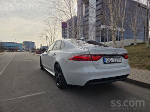 White Jaguar XF 2015 in Riga, with an engine capacity of 2.00 L and mileage of 195 thousand km for 8950 €, photo 6 on AUTOMOTO.COM.LV