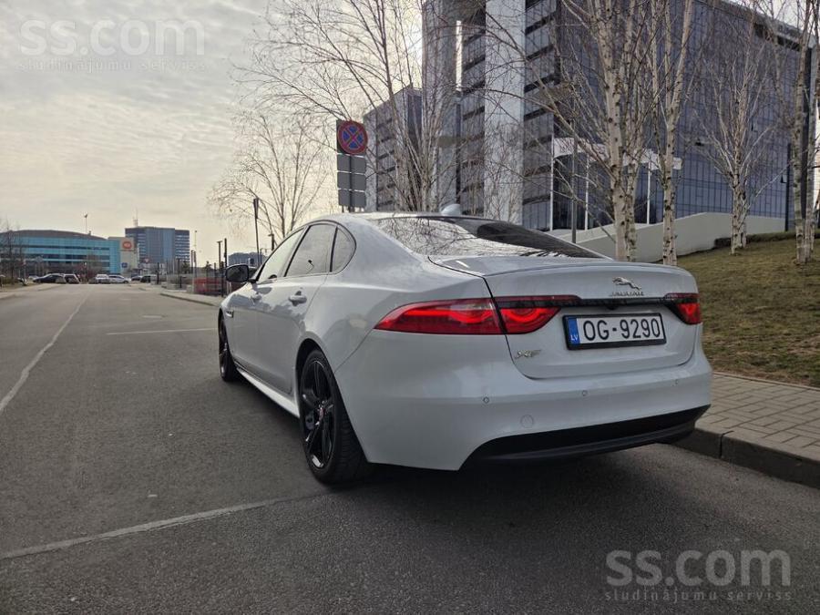 White Jaguar XF 2015 in Riga, with an engine capacity of 2.00 L and mileage of 195 thousand km for 8950 €, photo 6 on AUTOMOTO.COM.LV