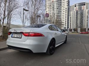 White Jaguar XF 2015 in Riga, with an engine capacity of 2.00 L and mileage of 195 thousand km for 8950 €, photo 7 on AUTOMOTO.COM.LV