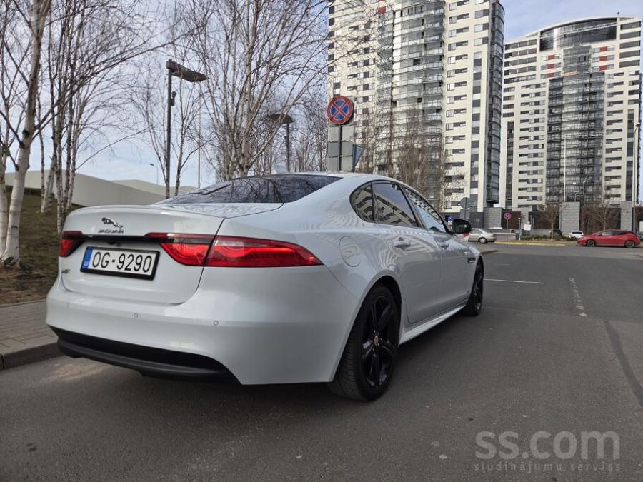 White Jaguar XF 2015 in Riga, with an engine capacity of 2.00 L and mileage of 195 thousand km for 8950 €, photo 7 on AUTOMOTO.COM.LV