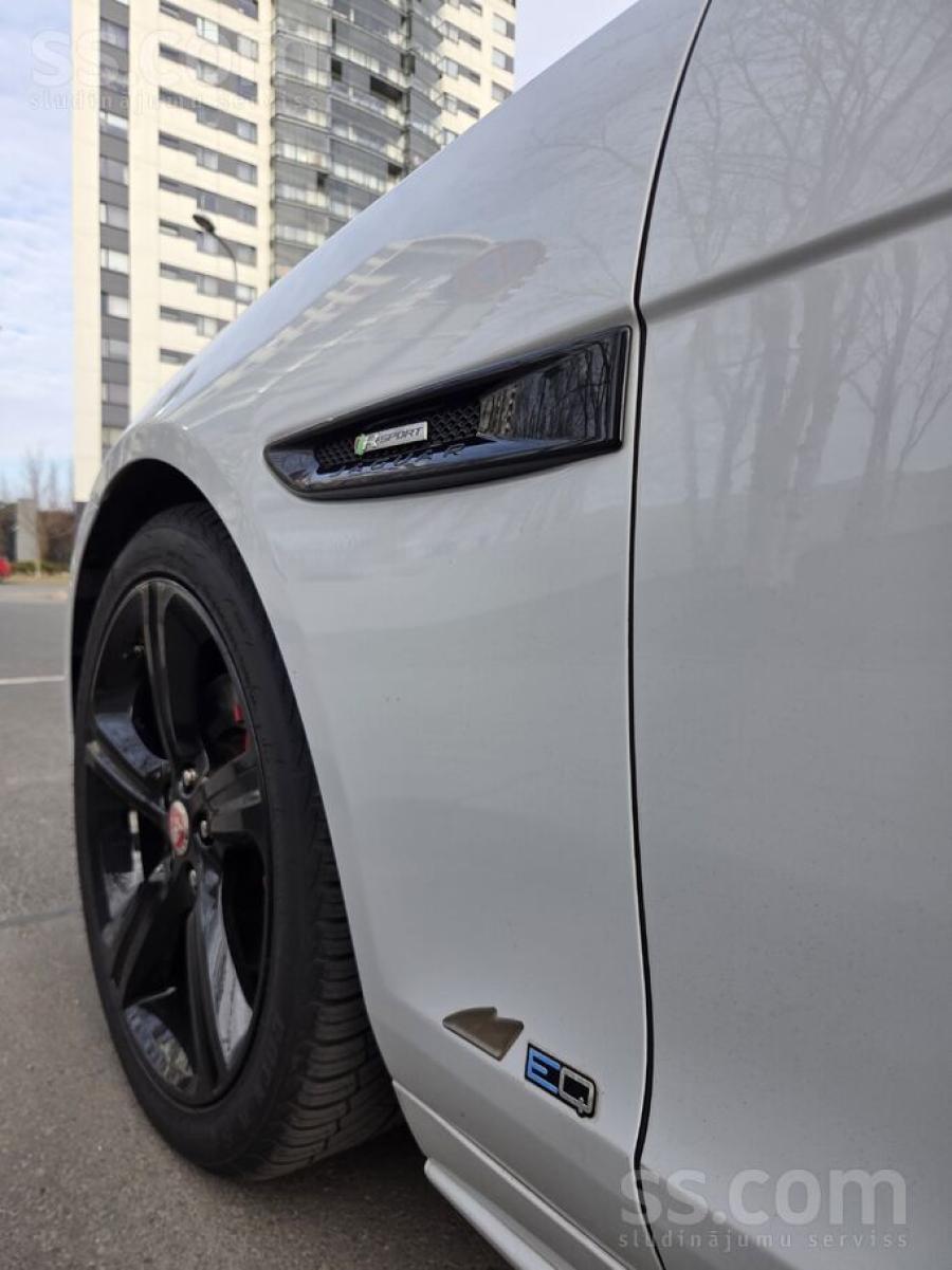 White Jaguar XF 2015 in Riga, with an engine capacity of 2.00 L and mileage of 195 thousand km for 8950 €, photo 10 on AUTOMOTO.COM.LV