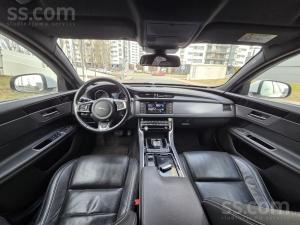 White Jaguar XF 2015 in Riga, with an engine capacity of 2.00 L and mileage of 195 thousand km for 8950 €, photo 11 on AUTOMOTO.COM.LV