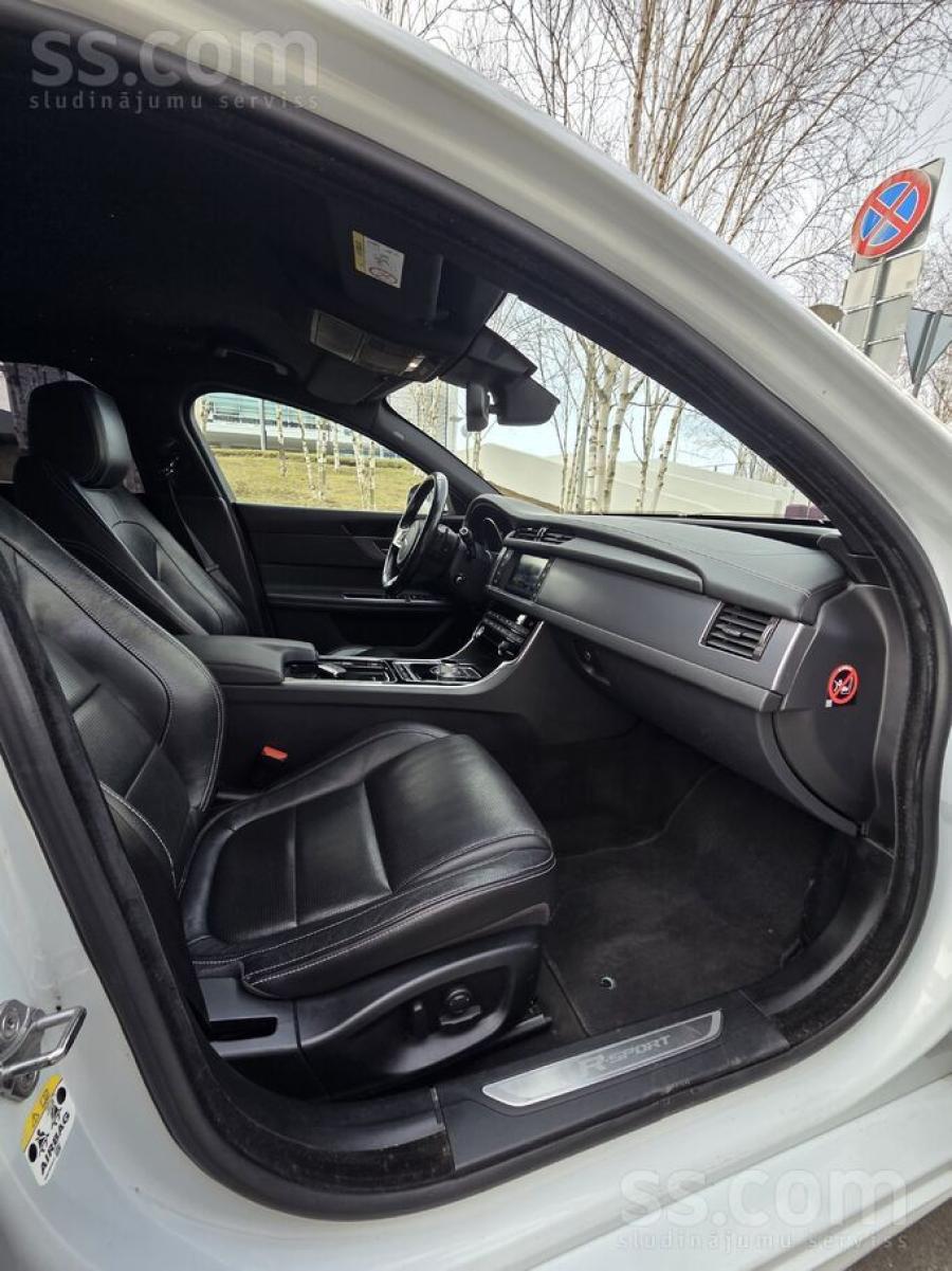 White Jaguar XF 2015 in Riga, with an engine capacity of 2.00 L and mileage of 195 thousand km for 8950 €, photo 12 on AUTOMOTO.COM.LV