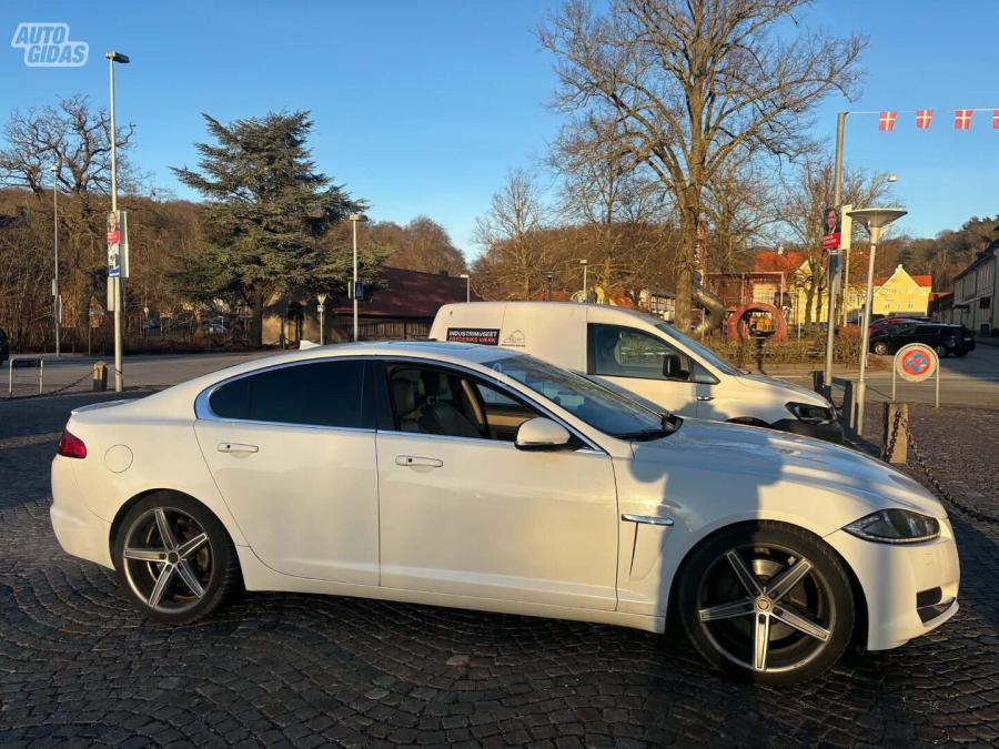 Balts Jaguar XF 2015 Gargždai, ar dzinēja tilpumu 2.00 L un nobraukumu 130 tūkst. km par 7600 €, foto 8 vietnē AUTOMOTO.COM.LV