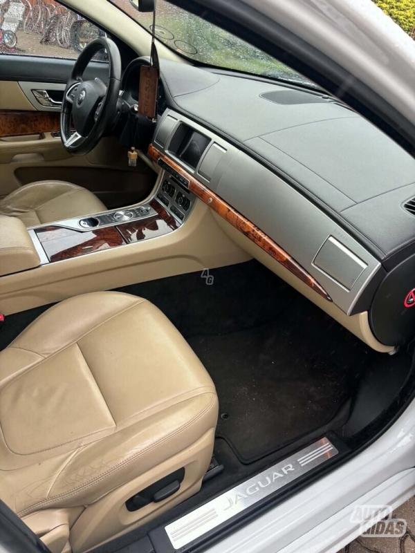 Balts Jaguar XF 2015 Gargždai, ar dzinēja tilpumu 2.00 L un nobraukumu 130 tūkst. km par 7600 €, foto 10 vietnē AUTOMOTO.COM.LV