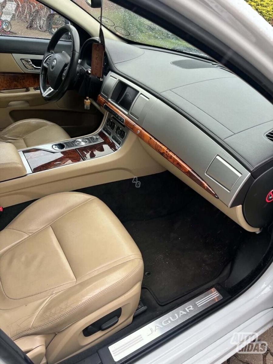 Balts Jaguar XF 2015 Gargždai, ar dzinēja tilpumu 2.00 L un nobraukumu 130 tūkst. km par 7600 €, foto 11 vietnē AUTOMOTO.COM.LV