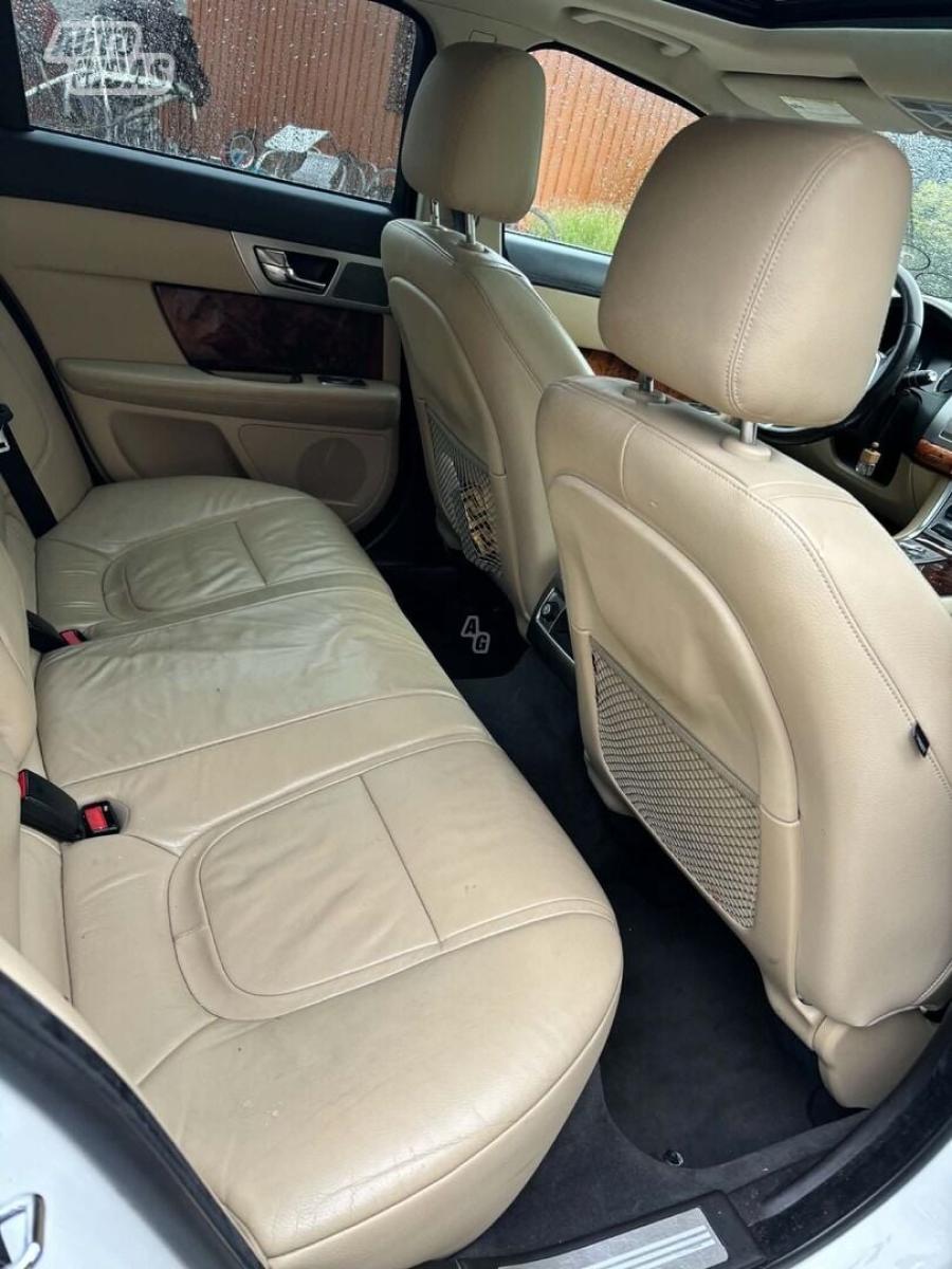 Balts Jaguar XF 2015 Gargždai, ar dzinēja tilpumu 2.00 L un nobraukumu 130 tūkst. km par 7600 €, foto 13 vietnē AUTOMOTO.COM.LV