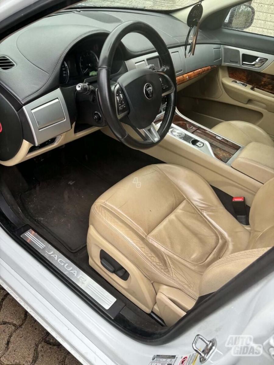 Balts Jaguar XF 2015 Gargždai, ar dzinēja tilpumu 2.00 L un nobraukumu 130 tūkst. km par 7600 €, foto 16 vietnē AUTOMOTO.COM.LV