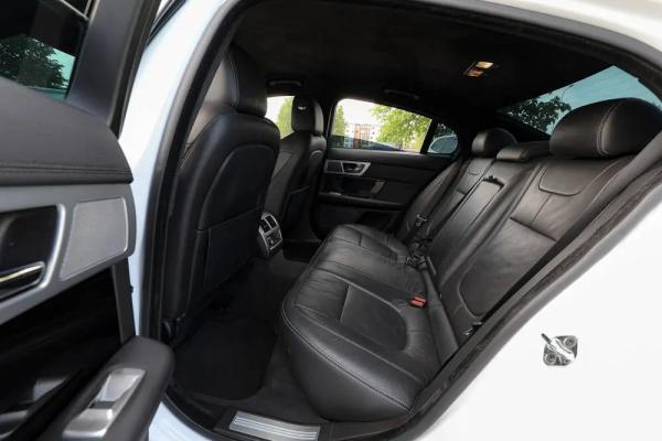Balts Jaguar XF 2015 Jelgava, ar dzinēja tilpumu 2.20 L un nobraukumu 260 tūkst. km par 9350 €, foto 10 vietnē AUTOMOTO.COM.LV