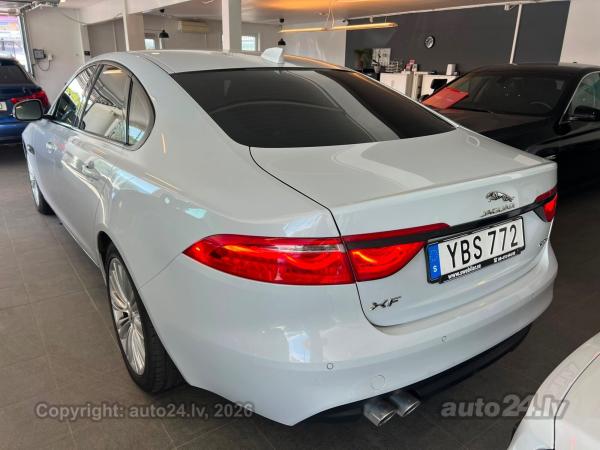 Balts Jaguar XF 2016 Pērnava, ar dzinēja tilpumu 2.00 L un nobraukumu 217 tūkst. km par 8999 €, foto 4 vietnē AUTOMOTO.COM.LV