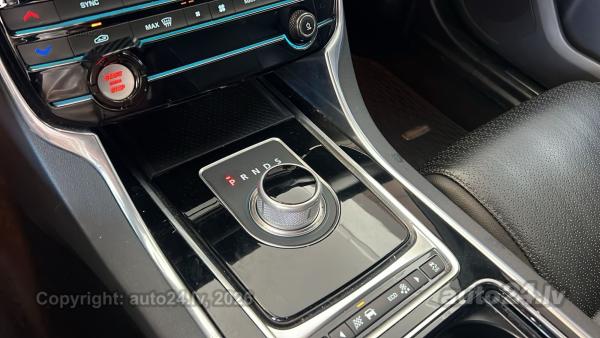 Balts Jaguar XF 2016 Pērnava, ar dzinēja tilpumu 2.00 L un nobraukumu 217 tūkst. km par 8999 €, foto 9 vietnē AUTOMOTO.COM.LV