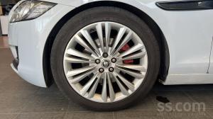 White Jaguar XF 2016 in Riga, with an engine capacity of 2.00 L and mileage of 218 thousand km for 8999 €, photo 7 on AUTOMOTO.COM.LV