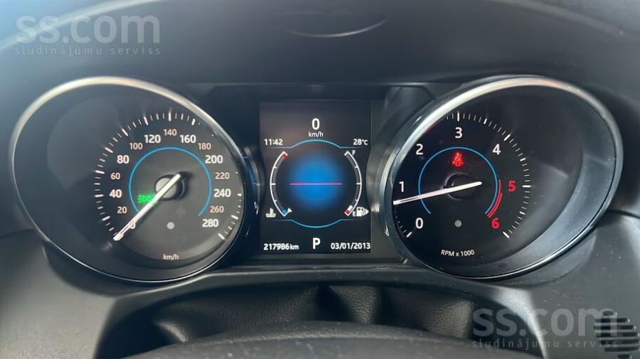White Jaguar XF 2016 in Riga, with an engine capacity of 2.00 L and mileage of 218 thousand km for 8999 €, photo 8 on AUTOMOTO.COM.LV
