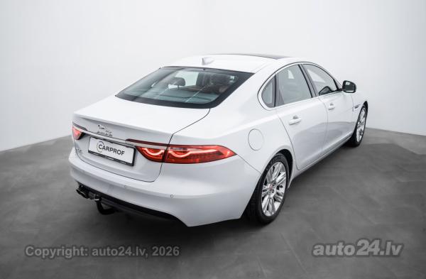 White Jaguar XF 2016 in Tallinn, with an engine capacity of 2.00 L and mileage of 194 thousand km for 13999 €, photo 5 on AUTOMOTO.COM.LV