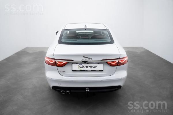 White Jaguar XF 2016 in Tallinn, with an engine capacity of 2.00 L and mileage of 194 thousand km for 13999 €, photo 7 on AUTOMOTO.COM.LV