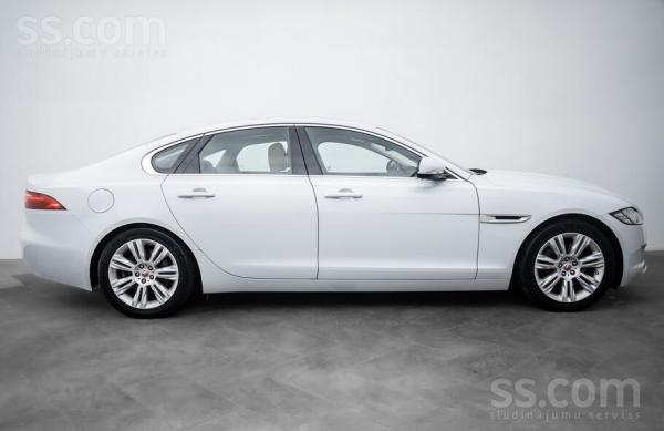 White Jaguar XF 2016 in Tallinn, with an engine capacity of 2.00 L and mileage of 194 thousand km for 13999 €, photo 6 on AUTOMOTO.COM.LV