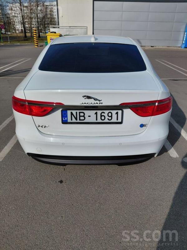 White Jaguar XF 2019 in Riga, with an engine capacity of 2.00 L and mileage of 60 thousand km for 16200 €, photo 3 on AUTOMOTO.COM.LV