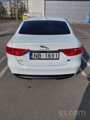 White Jaguar XF 2019 in Riga, with an engine capacity of 2.00 L and mileage of 60 thousand km for 16200 €, photo 4 on AUTOMOTO.COM.LV
