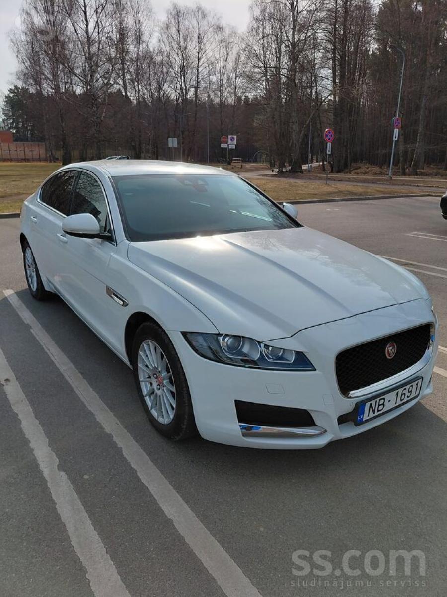 White Jaguar XF 2019 in Riga, with an engine capacity of 2.00 L and mileage of 60 thousand km for 16200 €, photo 5 on AUTOMOTO.COM.LV
