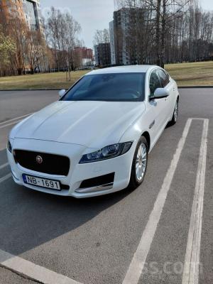 White Jaguar XF 2019 in Riga, with an engine capacity of 2.00 L and mileage of 60 thousand km for 16200 €, photo 6 on AUTOMOTO.COM.LV