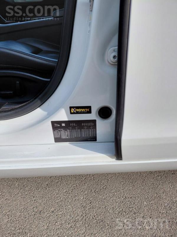 White Jaguar XF 2019 in Riga, with an engine capacity of 2.00 L and mileage of 60 thousand km for 16200 €, photo 6 on AUTOMOTO.COM.LV