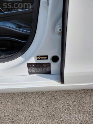 White Jaguar XF 2019 in Riga, with an engine capacity of 2.00 L and mileage of 60 thousand km for 16200 €, photo 7 on AUTOMOTO.COM.LV