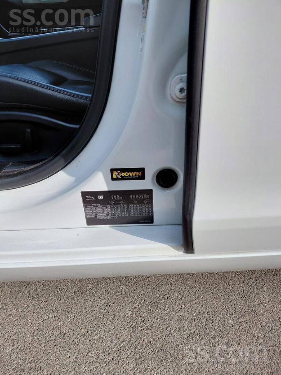White Jaguar XF 2019 in Riga, with an engine capacity of 2.00 L and mileage of 60 thousand km for 16200 €, photo 7 on AUTOMOTO.COM.LV