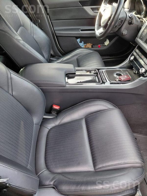 White Jaguar XF 2019 in Riga, with an engine capacity of 2.00 L and mileage of 60 thousand km for 16200 €, photo 7 on AUTOMOTO.COM.LV