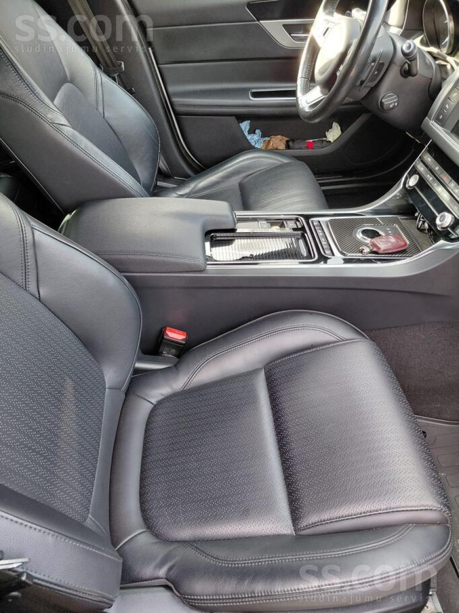 White Jaguar XF 2019 in Riga, with an engine capacity of 2.00 L and mileage of 60 thousand km for 16200 €, photo 8 on AUTOMOTO.COM.LV