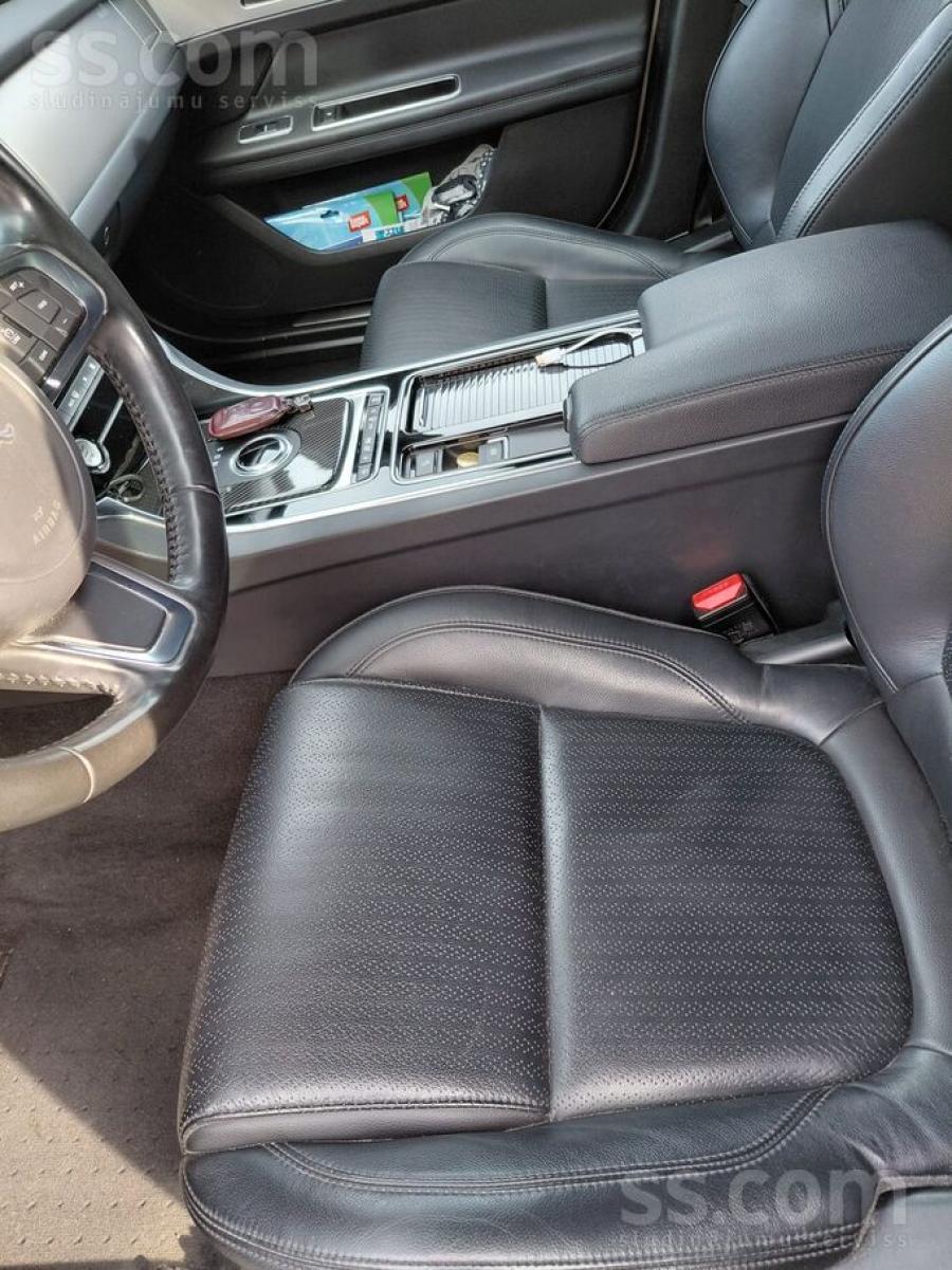 White Jaguar XF 2019 in Riga, with an engine capacity of 2.00 L and mileage of 60 thousand km for 16200 €, photo 9 on AUTOMOTO.COM.LV