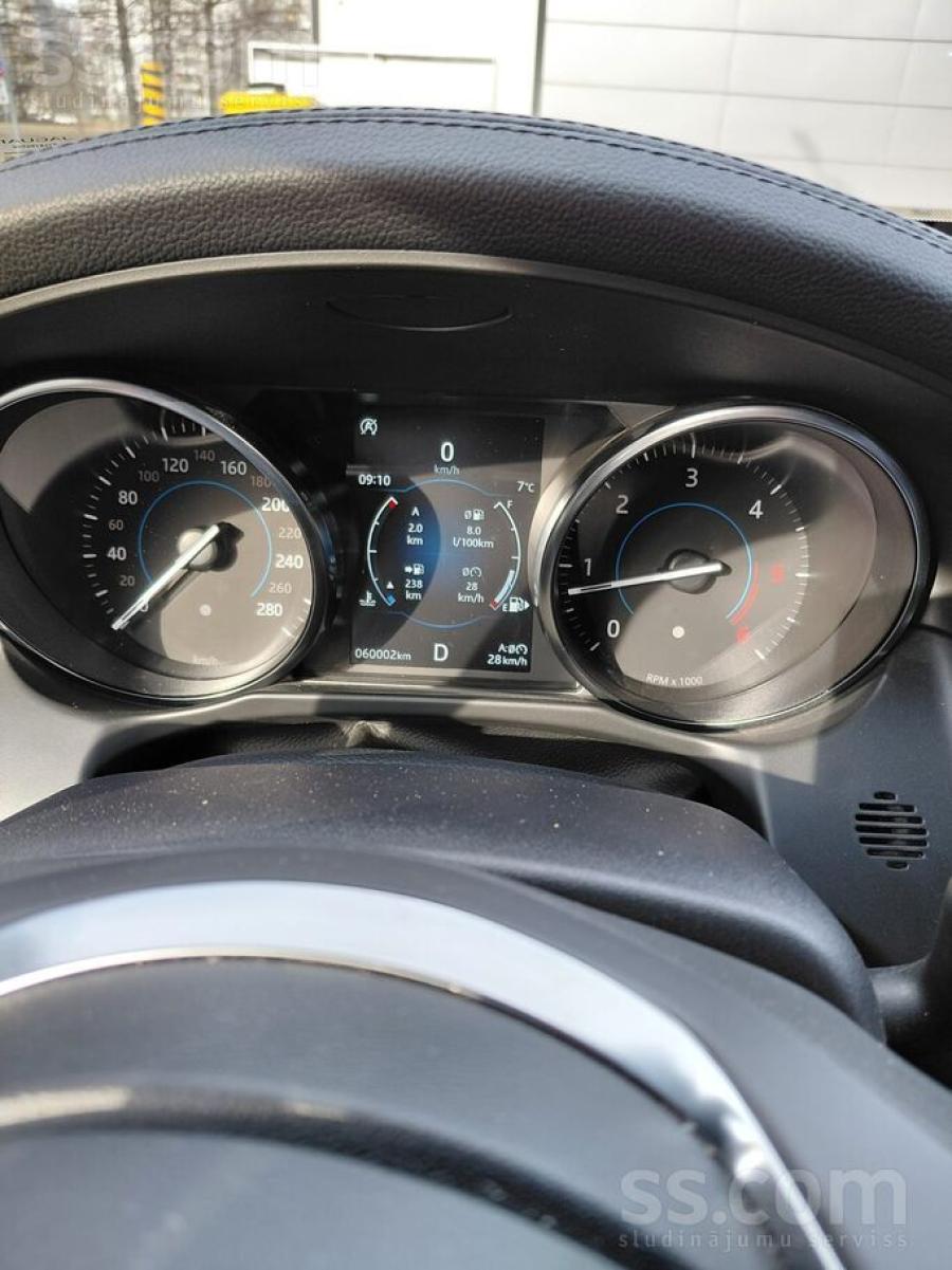 White Jaguar XF 2019 in Riga, with an engine capacity of 2.00 L and mileage of 60 thousand km for 16200 €, photo 11 on AUTOMOTO.COM.LV