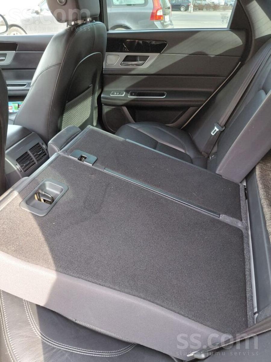 White Jaguar XF 2019 in Riga, with an engine capacity of 2.00 L and mileage of 60 thousand km for 16200 €, photo 12 on AUTOMOTO.COM.LV