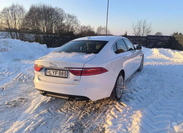 White Jaguar XF 2020 in Siauliai, with an engine capacity of 2.00 L and mileage of 25 thousand km for 21900 €, photo 6 on AUTOMOTO.COM.LV