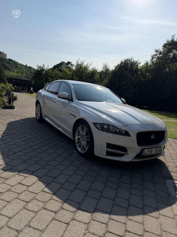 White Jaguar XF 2020 in Vilnius, with an engine capacity of 2.00 L and mileage of 139 thousand km for 16900 €, photo 4 on AUTOMOTO.COM.LV