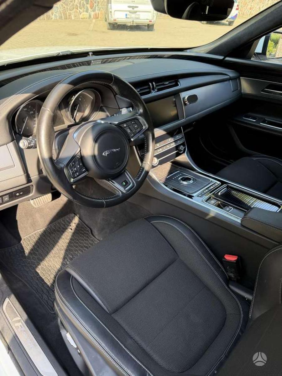 Balts Jaguar XF 2020 Viļņa, ar dzinēja tilpumu 2.00 L un nobraukumu 139 tūkst. km par 16900 €, foto 8 vietnē AUTOMOTO.COM.LV