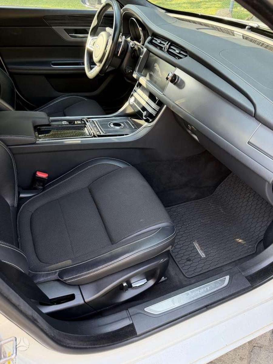 Balts Jaguar XF 2020 Viļņa, ar dzinēja tilpumu 2.00 L un nobraukumu 139 tūkst. km par 16900 €, foto 14 vietnē AUTOMOTO.COM.LV
