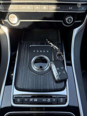 Balts Jaguar XF 2020 Viļņa, ar dzinēja tilpumu 2.00 L un nobraukumu 139 tūkst. km par 16900 €, foto 15 vietnē AUTOMOTO.COM.LV