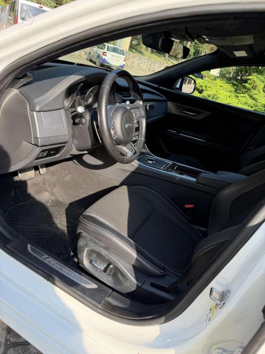 Balts Jaguar XF 2020 Viļņa, ar dzinēja tilpumu 2.00 L un nobraukumu 139 tūkst. km par 16900 €, foto 16 vietnē AUTOMOTO.COM.LV
