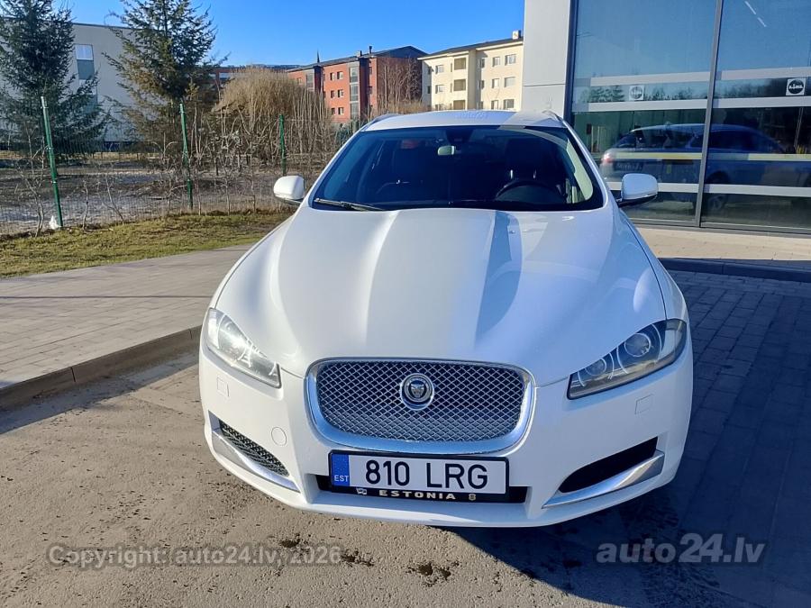 White Jaguar XF 2013 in Tallinn, with an engine capacity of 2.20 L and mileage of 0 thousand km for 7600 €, photo 3 on AUTOMOTO.COM.LV
