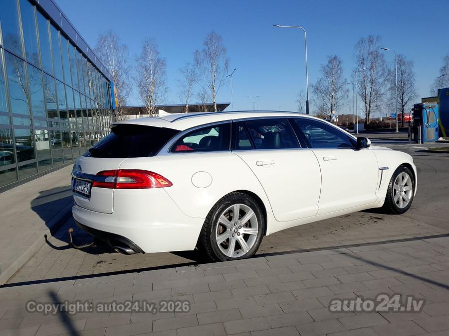 White Jaguar XF 2013 in Tallinn, with an engine capacity of 2.20 L and mileage of 0 thousand km for 7600 €, photo 5 on AUTOMOTO.COM.LV