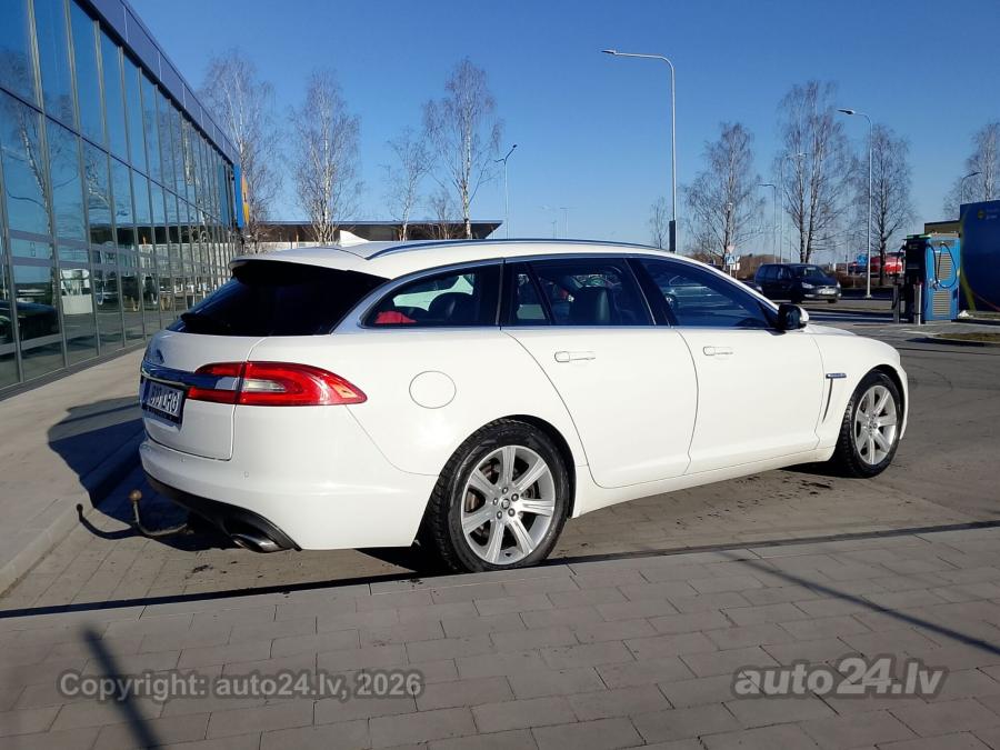 White Jaguar XF 2013 in Tallinn, with an engine capacity of 2.20 L and mileage of 0 thousand km for 7600 €, photo 8 on AUTOMOTO.COM.LV